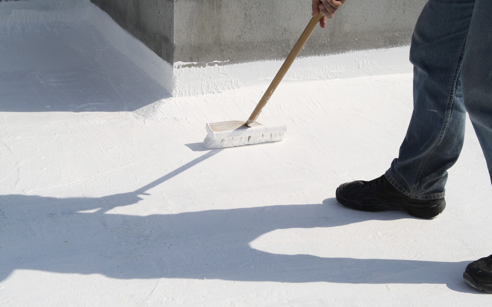 Choosing the Right Roof Coating for Commercial Buildings